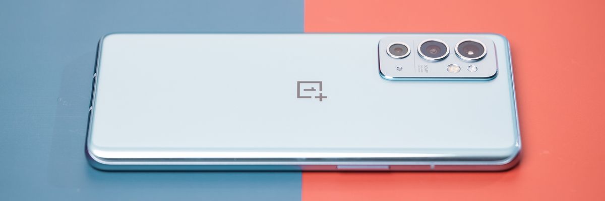 Cận cảnh OnePlus 9RT: Thiết cao cấp, phiên bản màu đen có mặt lưng ...