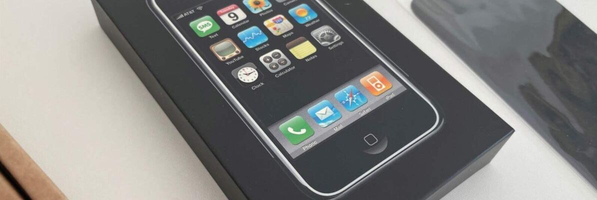 Chiếc iPhone 2G "nguyên seal" đạt mức giá bán kỷ lục, ngang một căn hộ ...