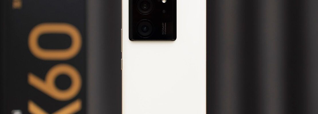 Cận cảnh Redmi K60 Ultra: Smartphone RAM 24GB, chip Dimensity 9200+, sạc 120W, giá chưa tới 12 ...