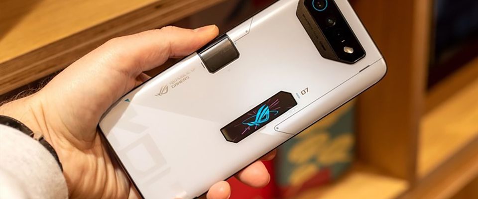 ASUS ROG Phone 8 Ultimate với chip Snapdragon 8 Gen 3 lộ hiệu năng siêu ...