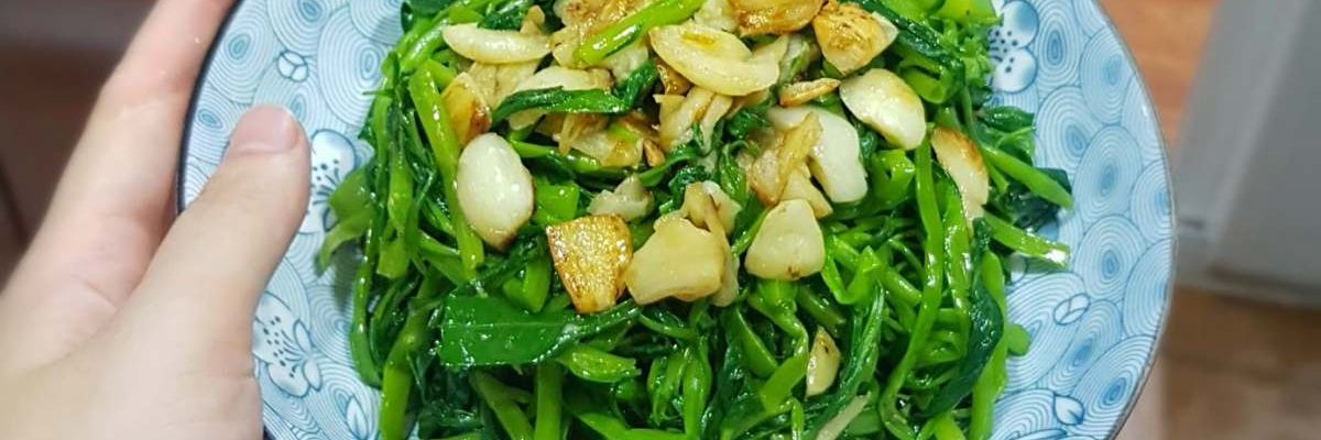 Cách làm rau muống xào tỏi xanh giòn, thơm nức đơn giản