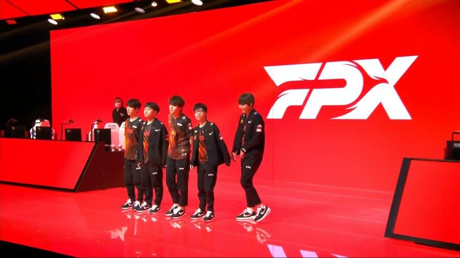FPX thắng thuyết phục RNG trong ngày đầu ra quân