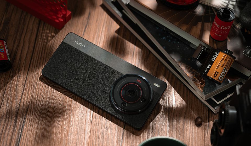 Cận cảnh nubia Z50S Pro: Thiết kế cao cấp, chip Snapdragon 8 Gen 2 ...