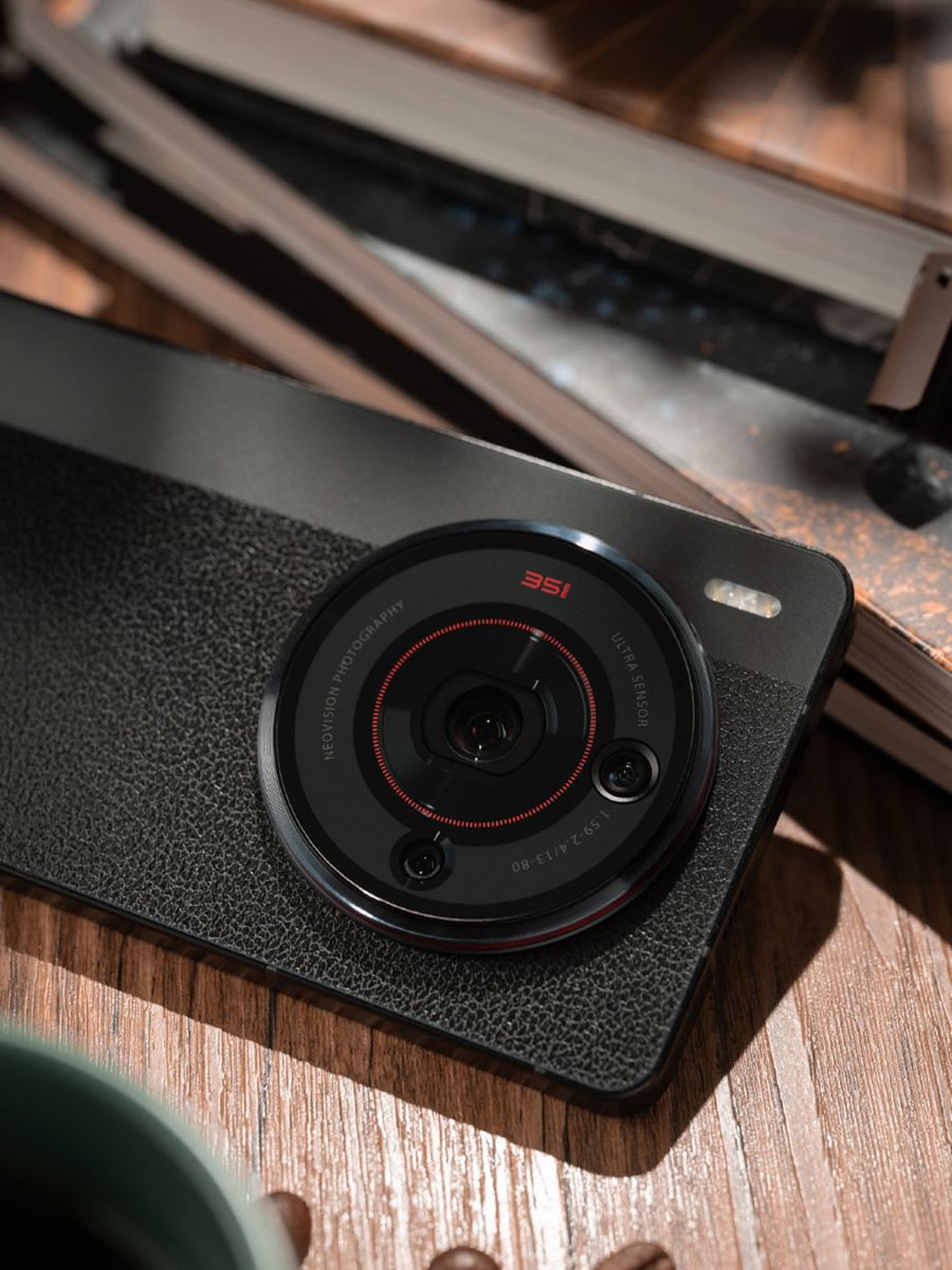 Cận cảnh nubia Z50S Pro: Thiết kế cao cấp, chip Snapdragon 8 Gen 2 ...